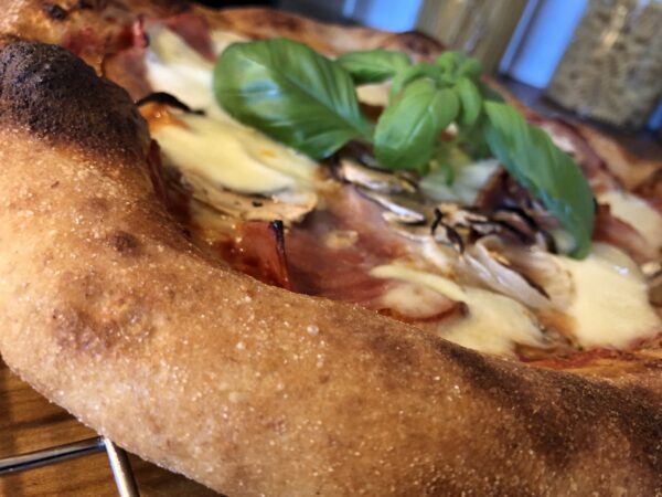 Den lette surdejspizza - PizzaNørd.dk
